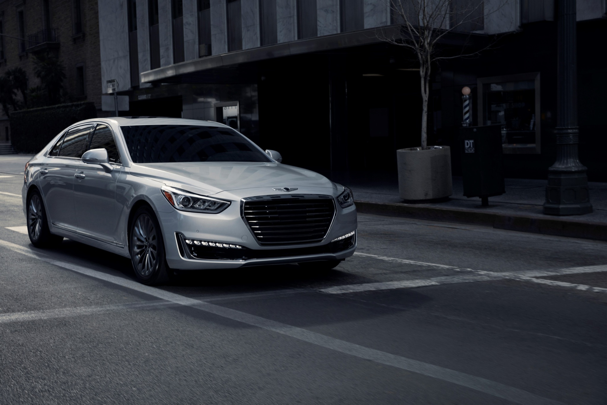 Flagship Hyundai Genesis G90 luxury sedan debuts in Detroit