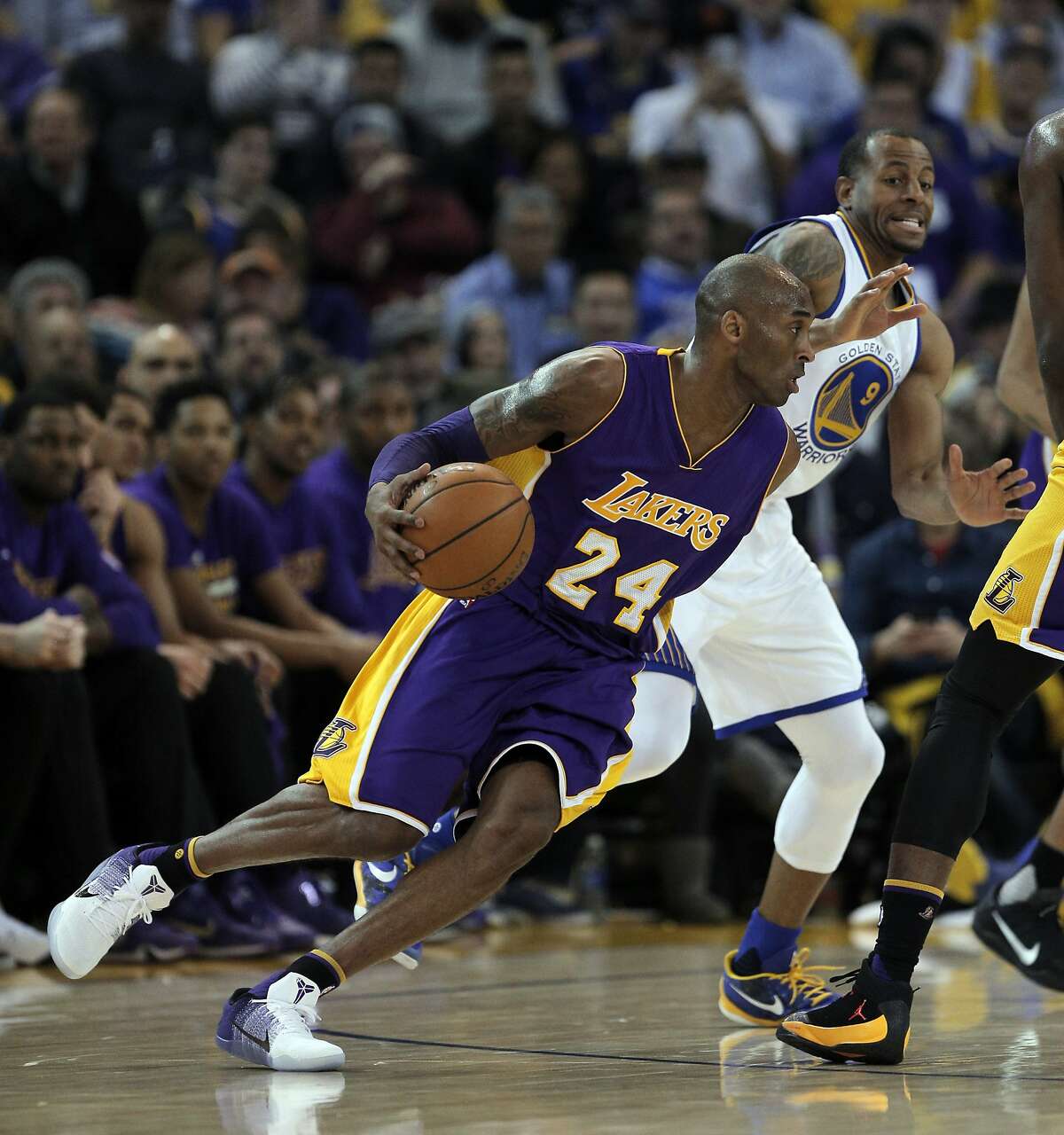 Warriors beat Kobe, Lakers in his farewell tour