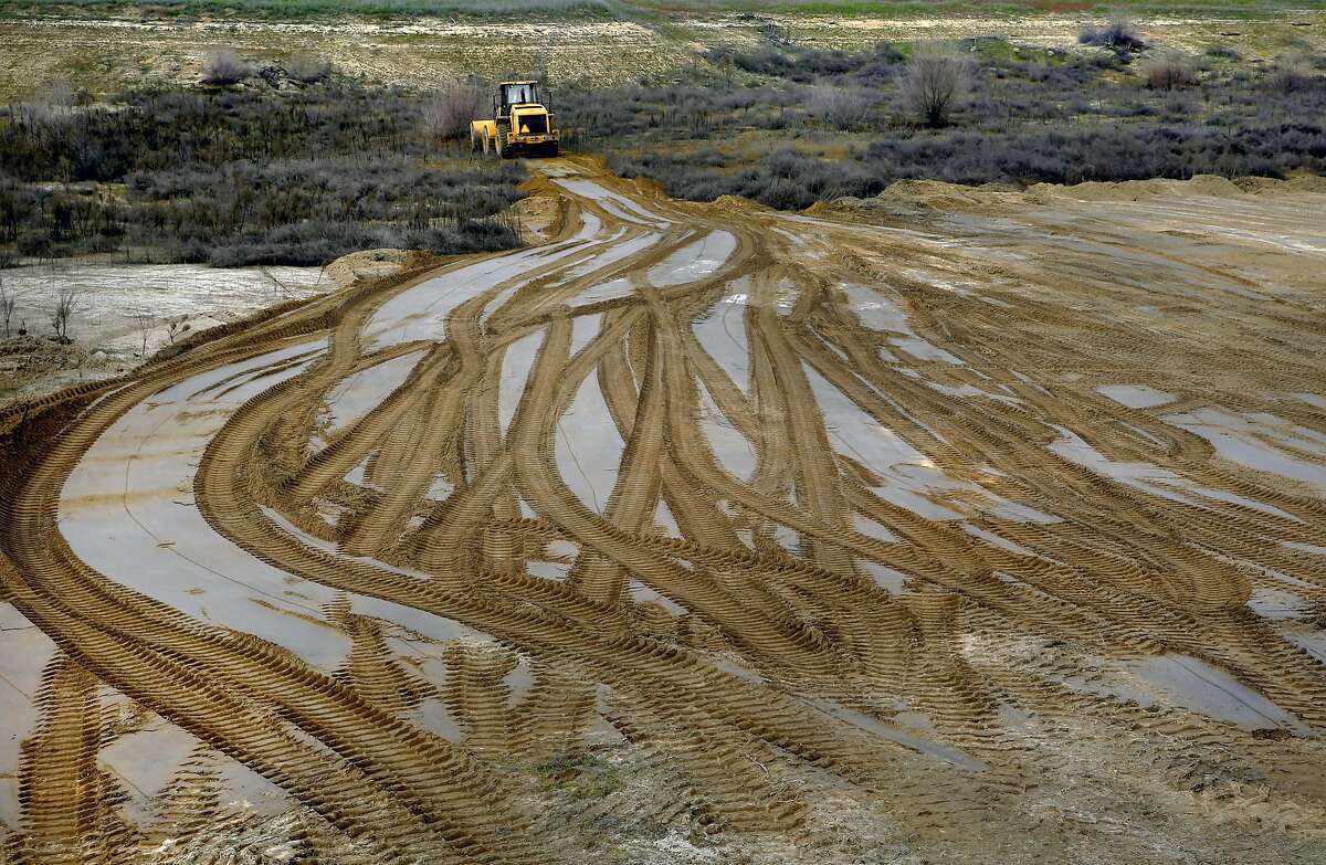 Amid El Niño, a push to save California’s drought-drained aquifers