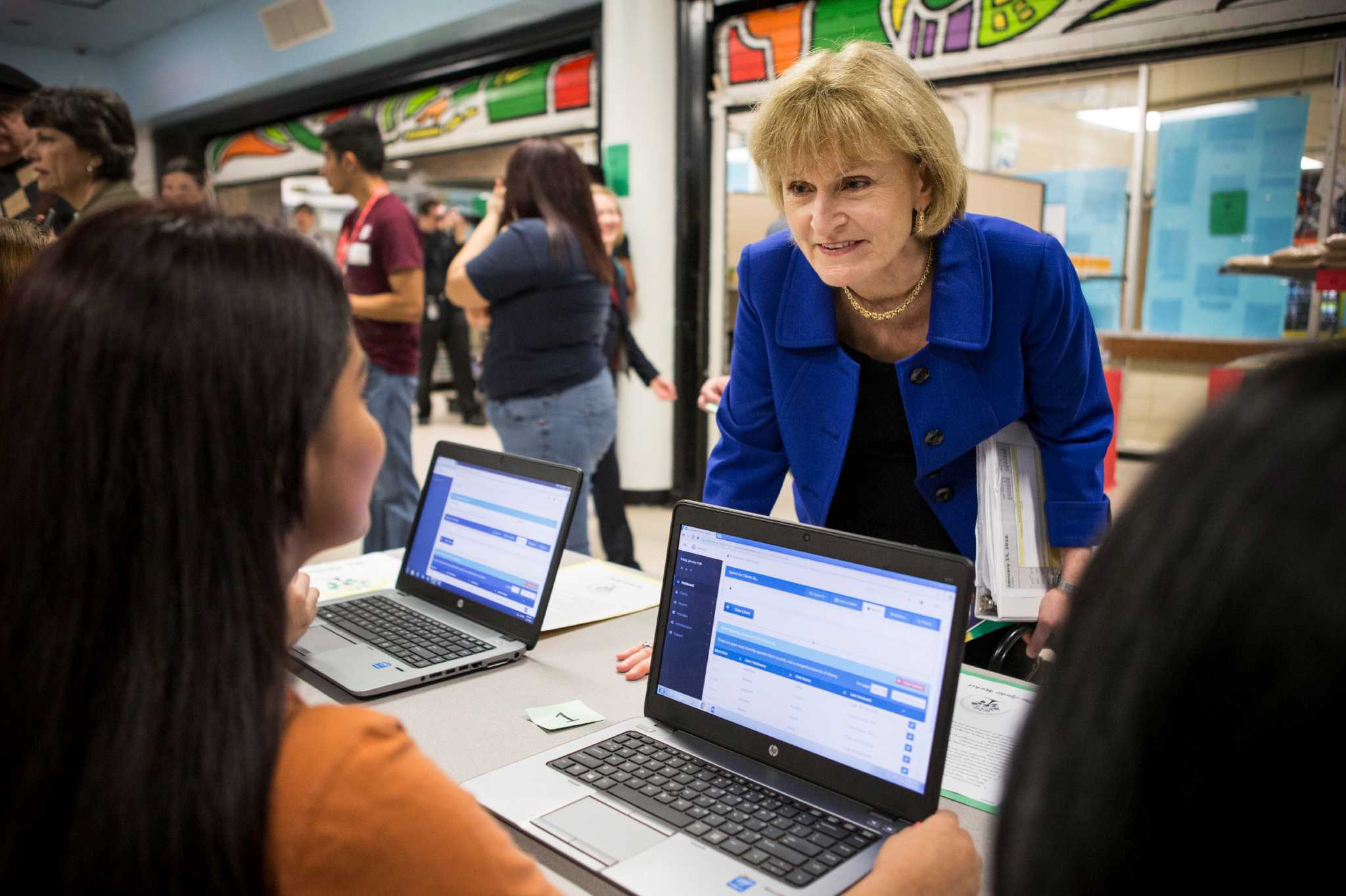 Top goverment agencies tour Sharpstown HS