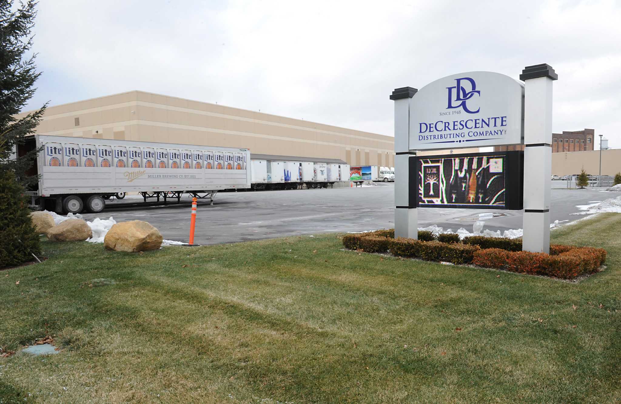 Worker dies in fall from roof at DeCrescente Distributing warehouse in ...