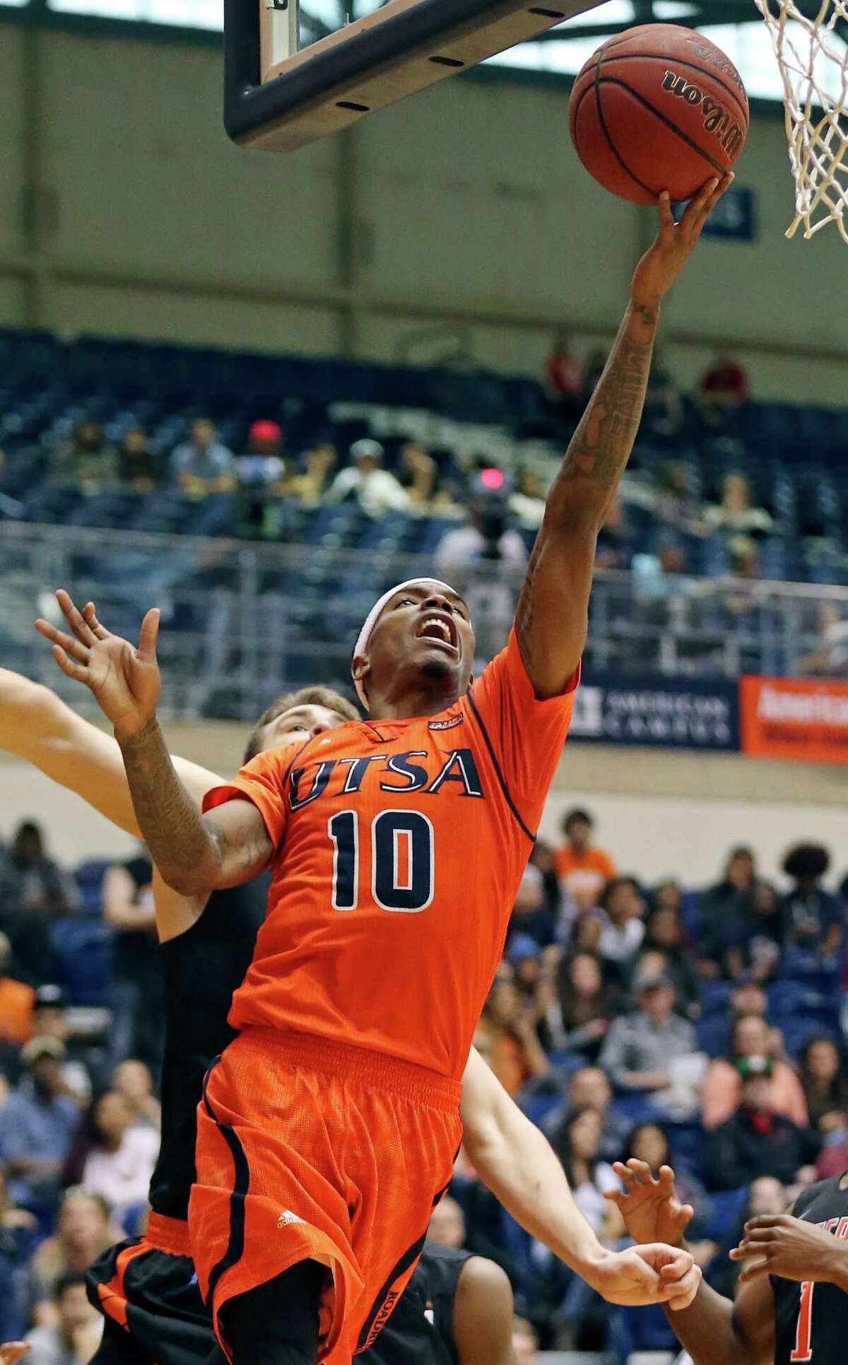 UTSA rallies in the second half to knock off UTEP, 71-67