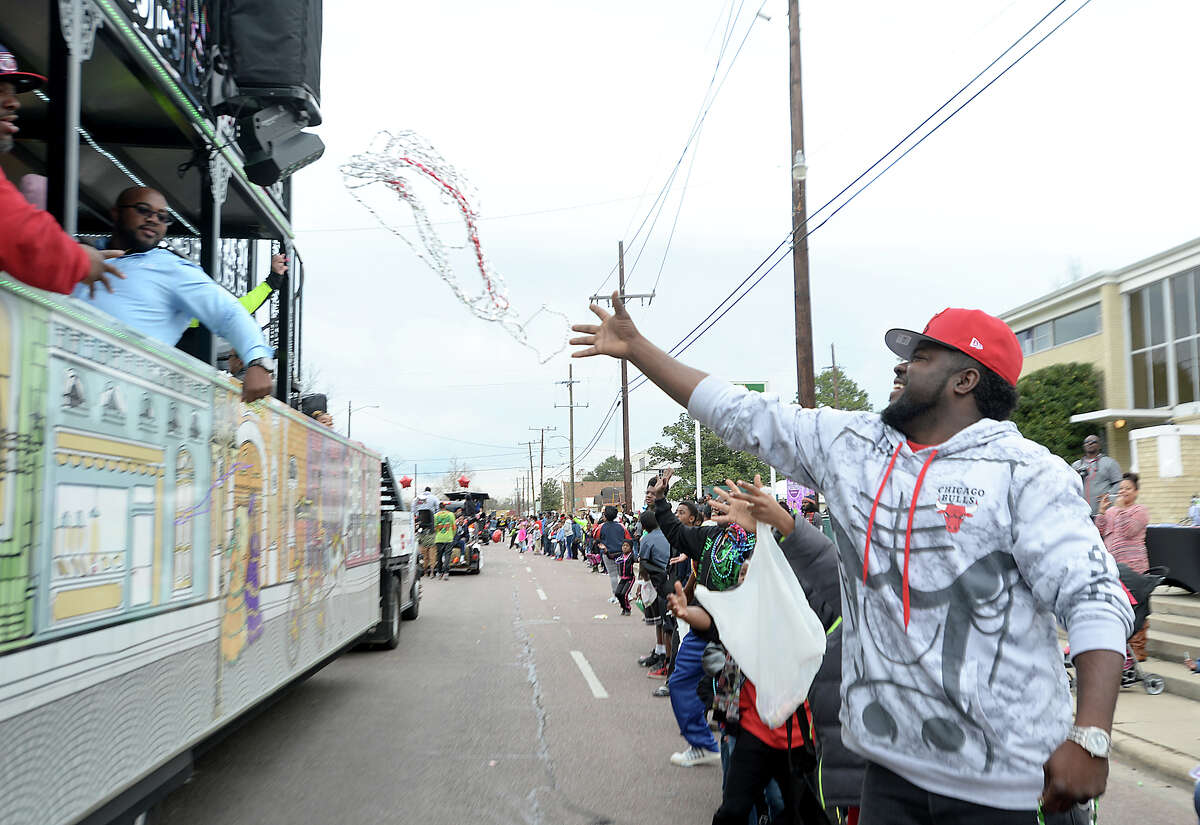 Families use MLK parade to teach children about history