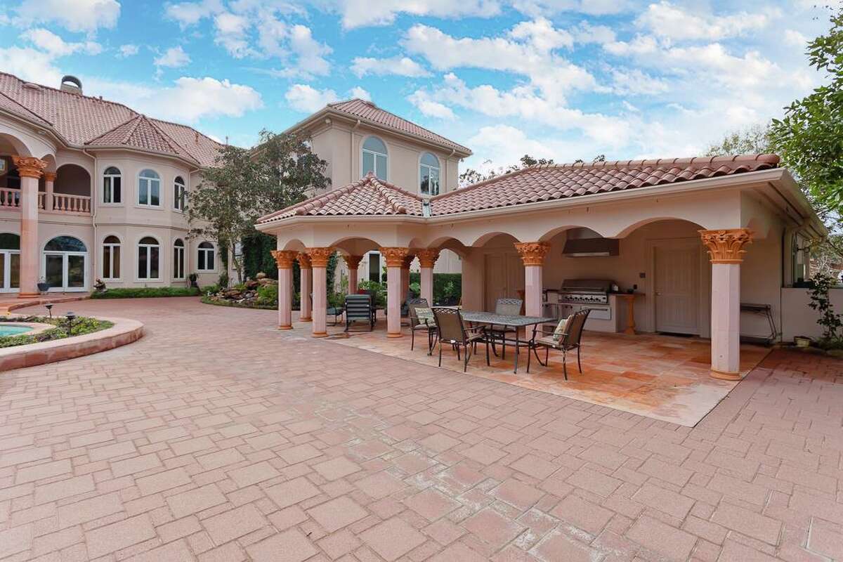 5 kinds of mansions you'll find in Sugar Land