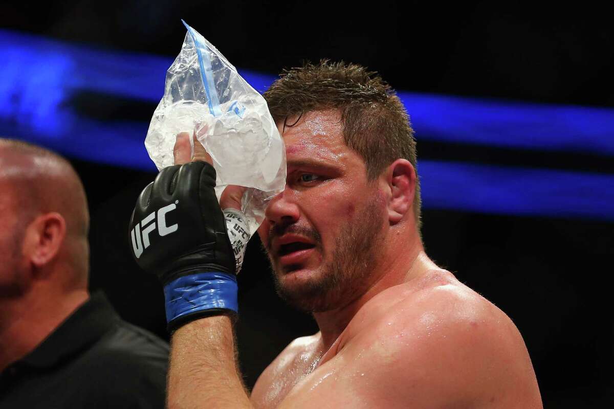 UFC fighter's gruesome eye injury still looks awful three days later