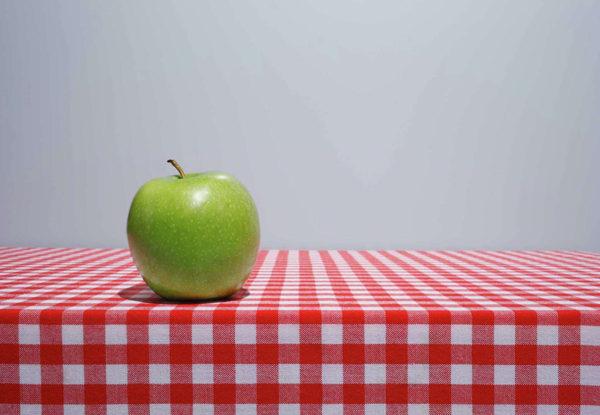 8 things you should never, ever microwave