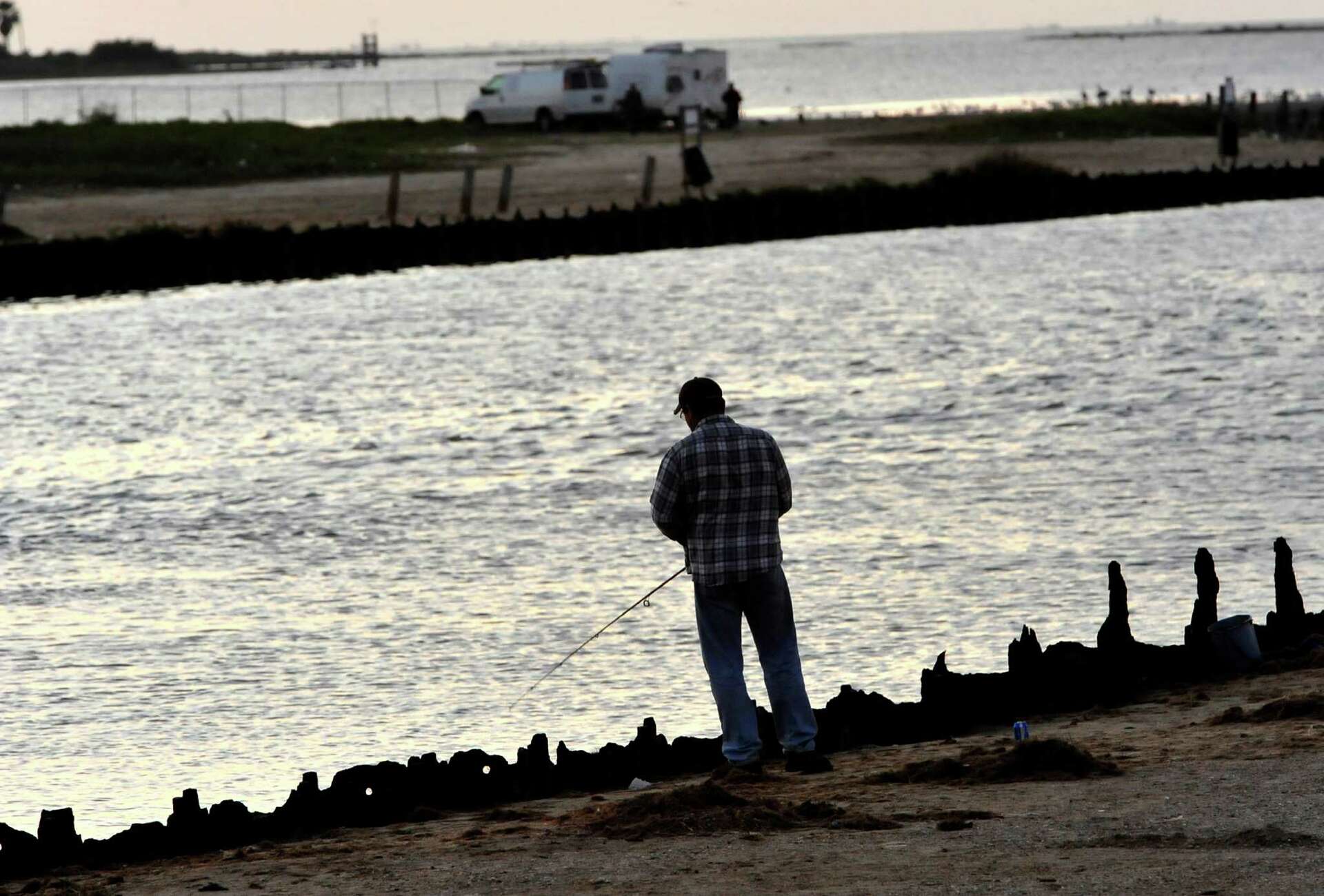 Galveston commissioners vote to close Rollover Pass