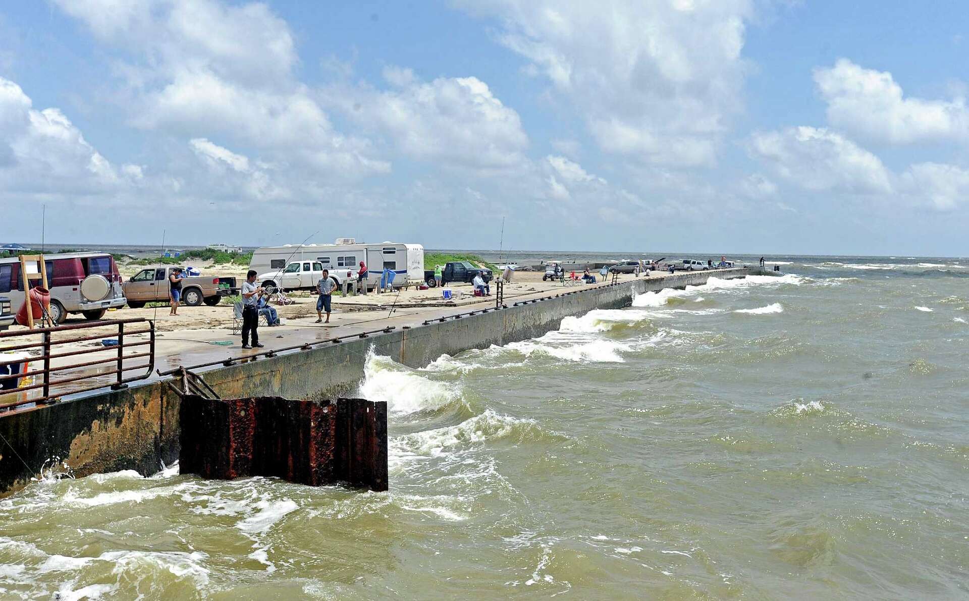Galveston commissioners vote to close Rollover Pass