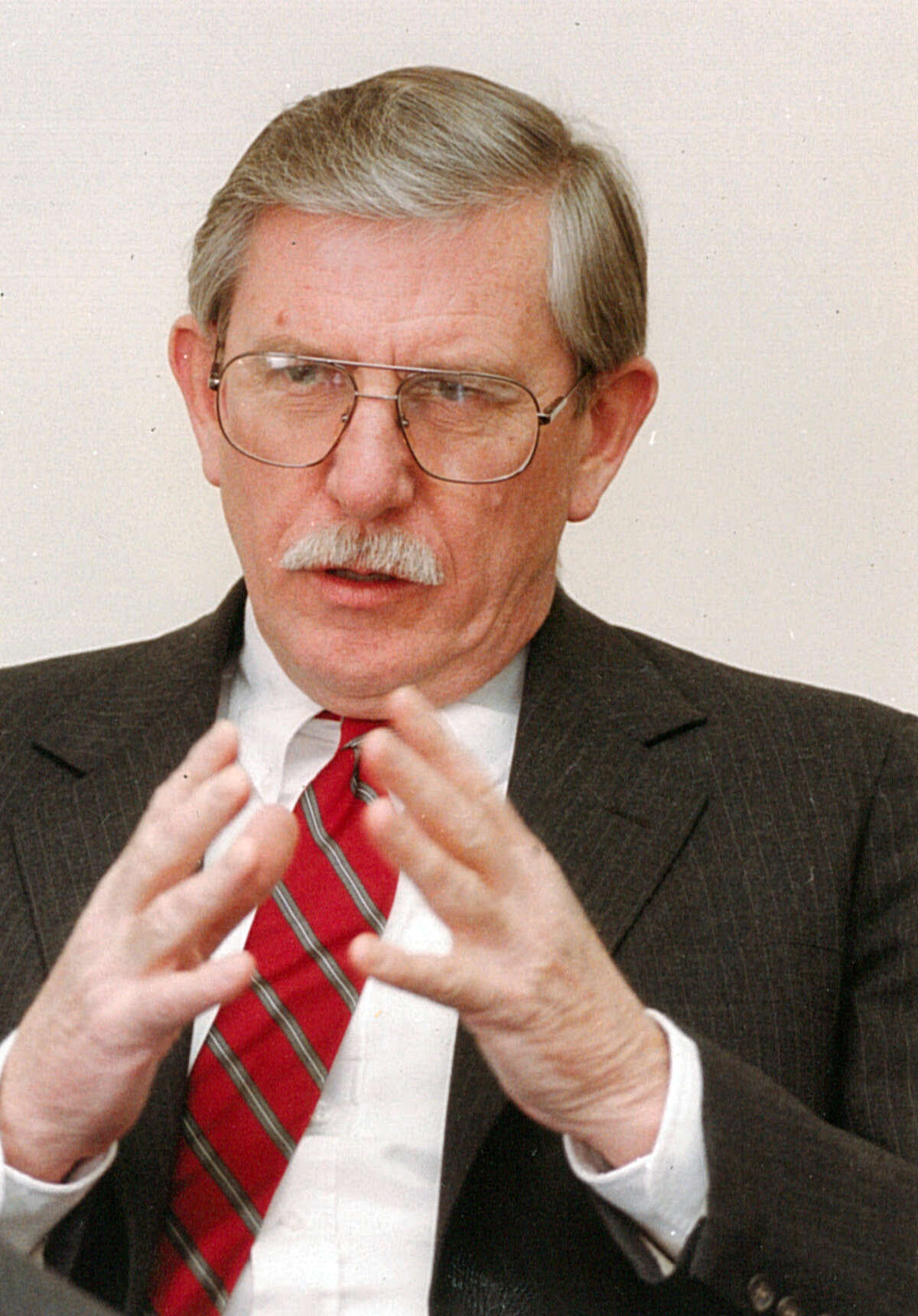 Douglas Wood, former first selectman, dies at 85