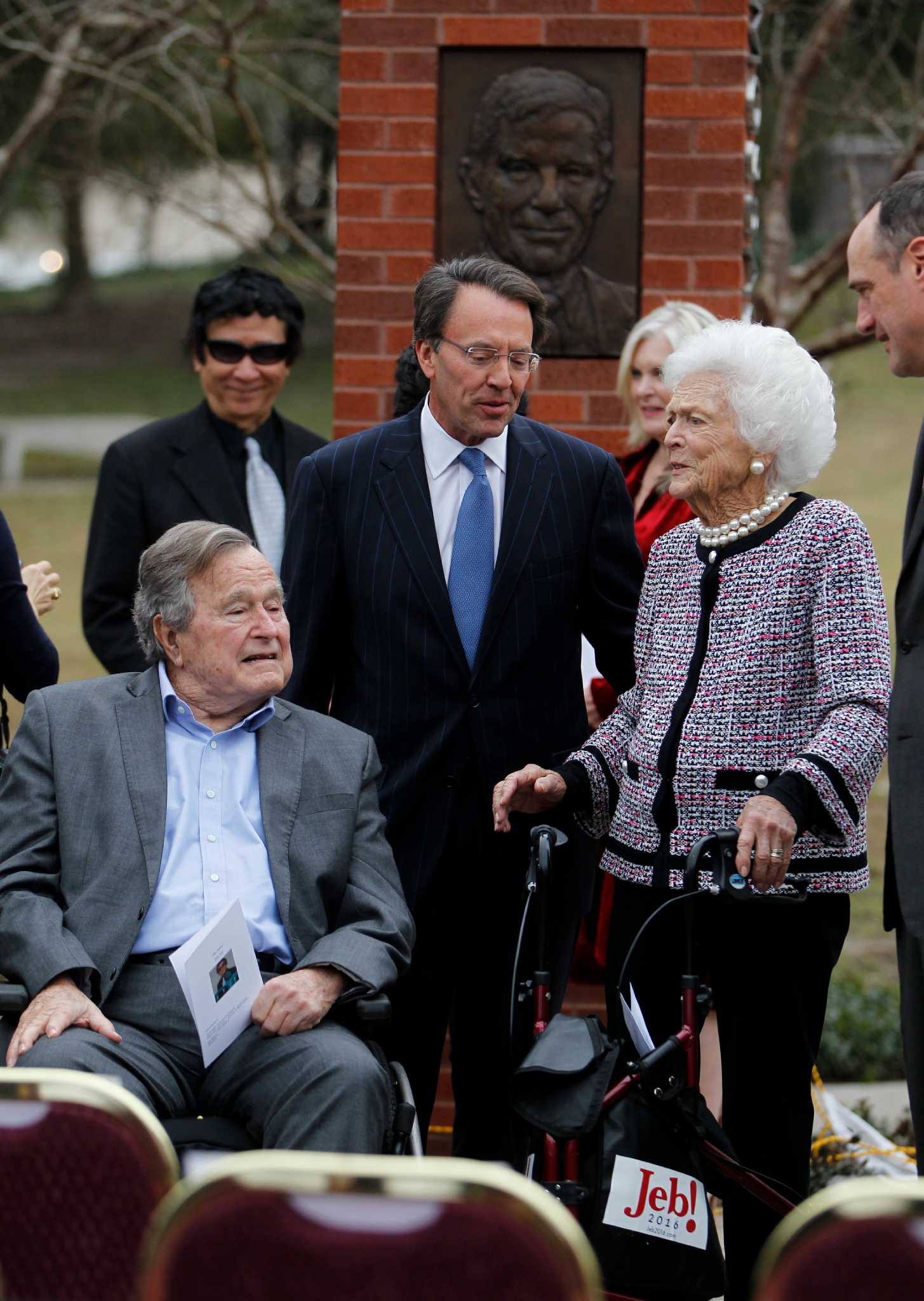 Friends of Mosbacher dedicate bridge