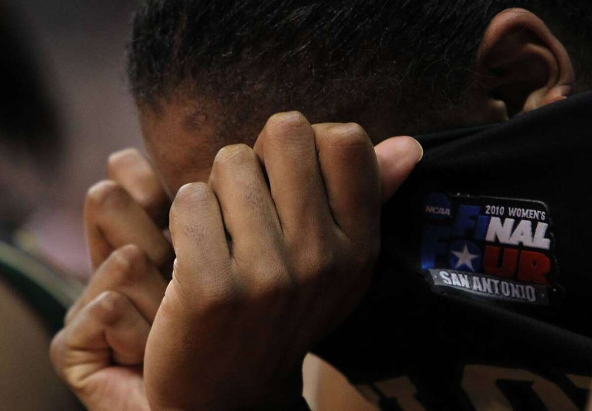 UConn women advance to title game