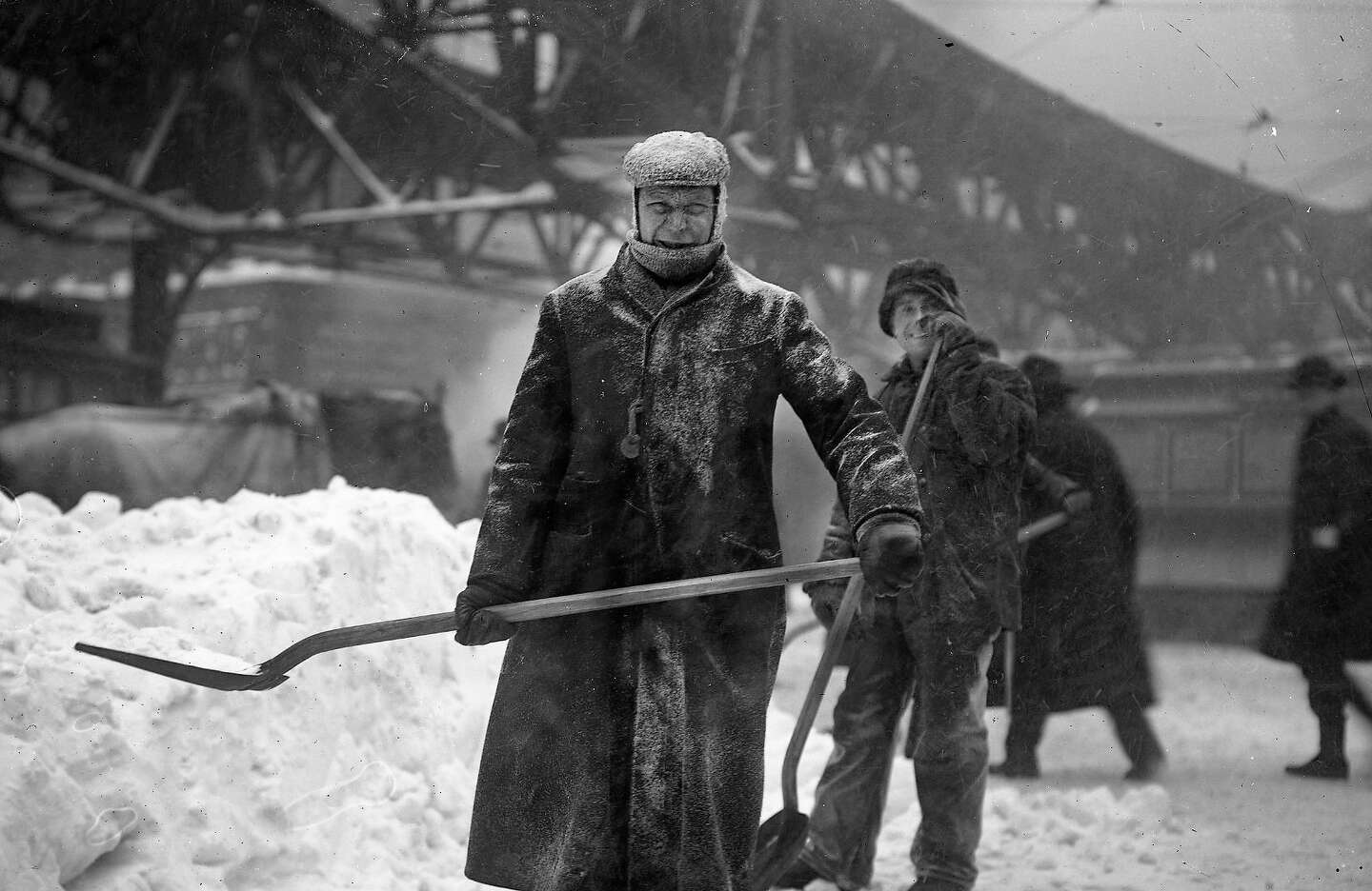Vintage snowstorms: When your grandfather had to walk 10 miles to ...