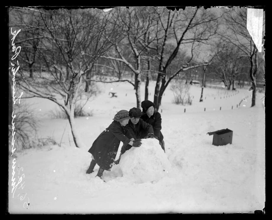 Vintage snowstorm photos - SFGate