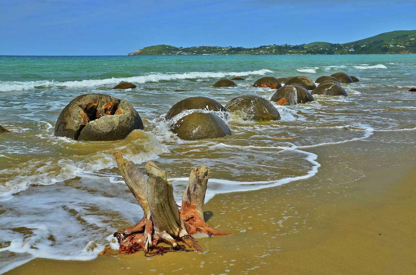 25 unique beaches around the world