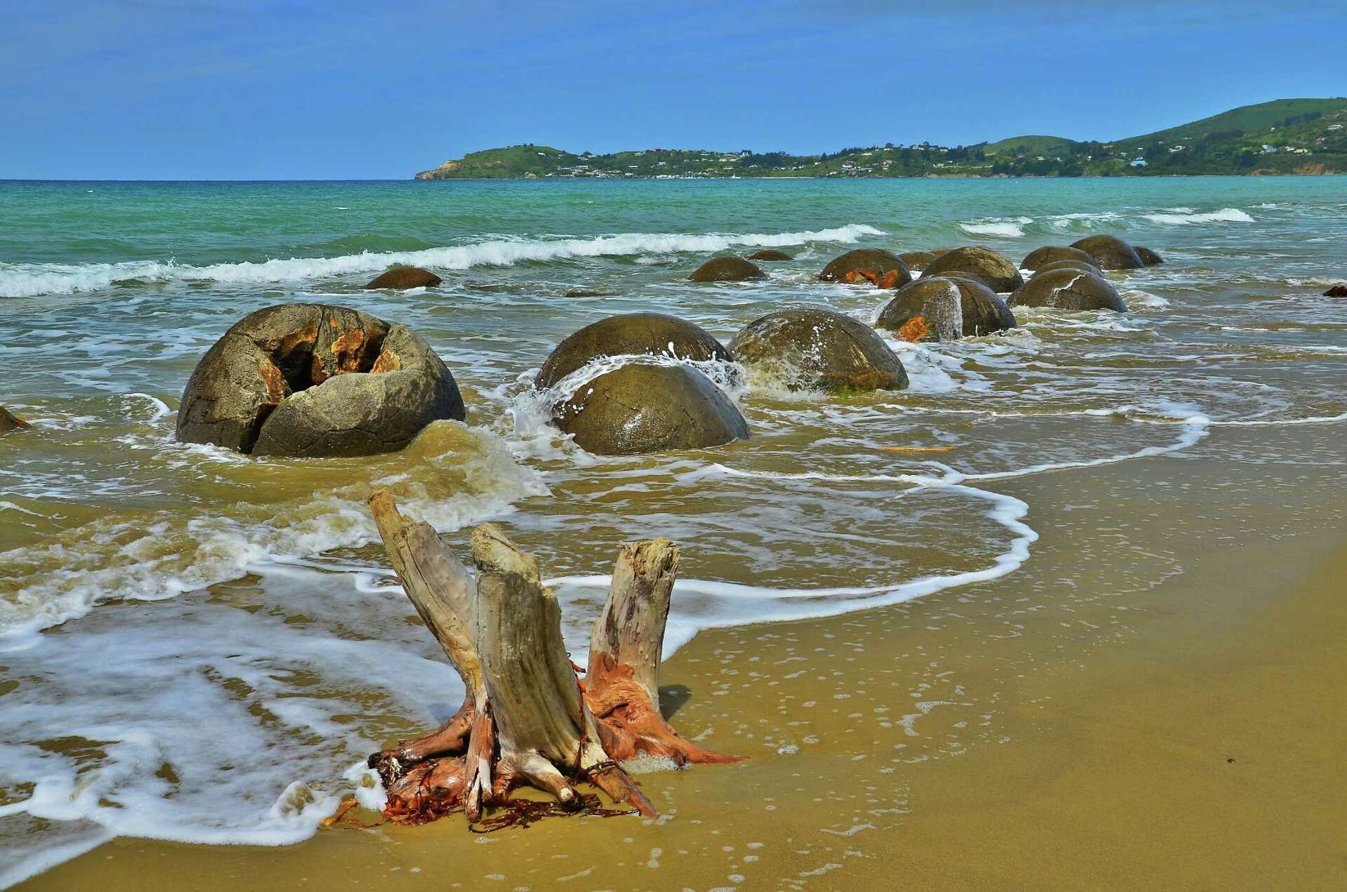 25 unique beaches around the world