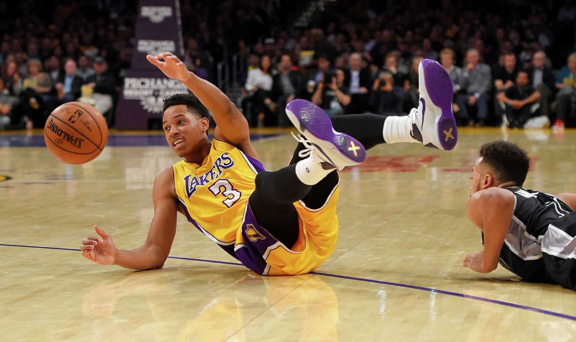 Spurs, Ginobili steal Kobe’s anniversary night