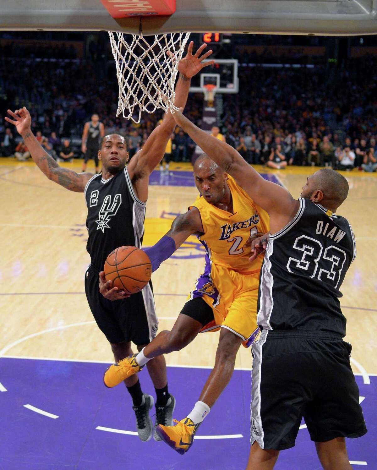 Spurs, Ginobili steal Kobe’s anniversary night