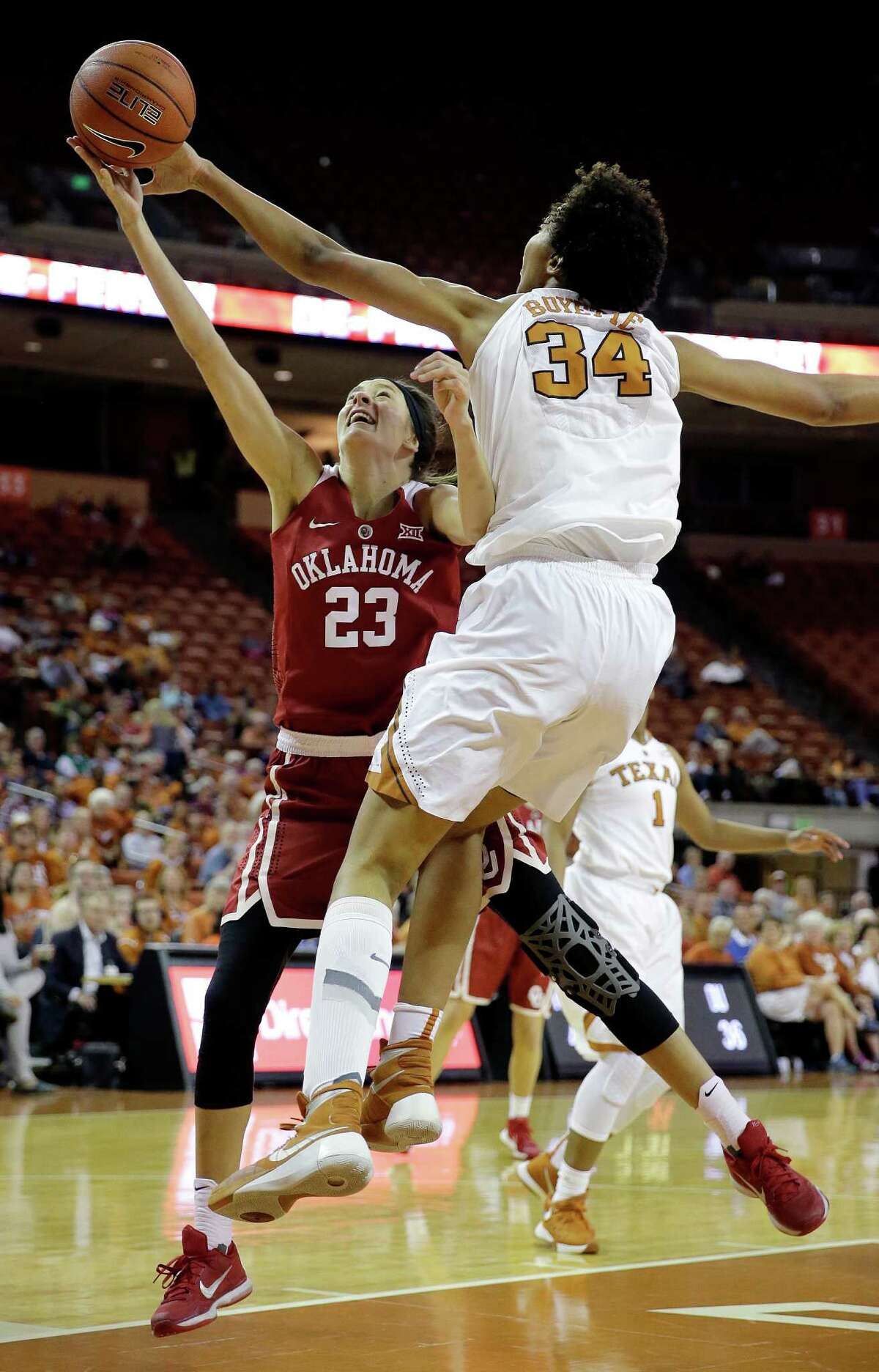 Boyette leads No. 6 Texas women past No. 19 Oklahoma