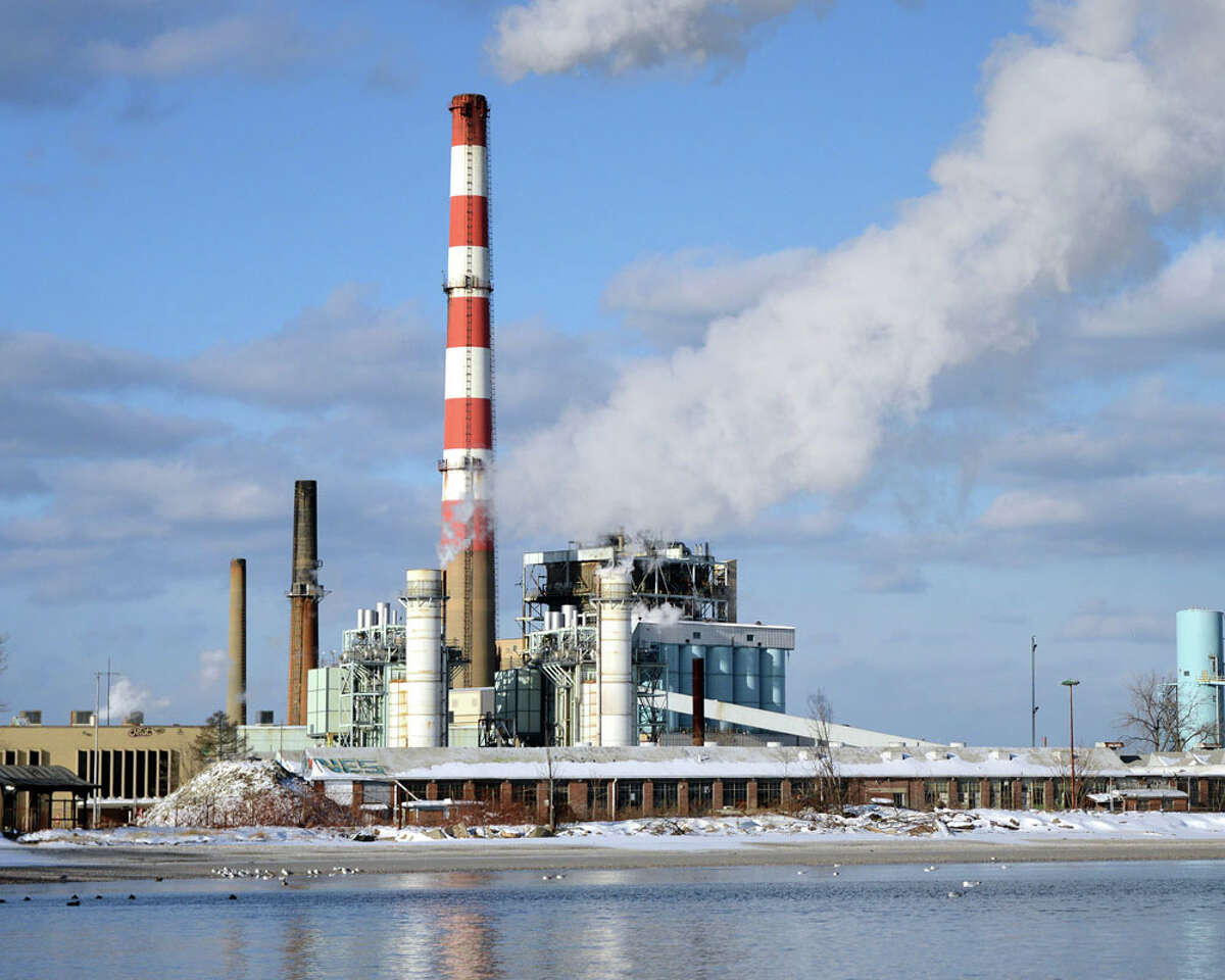 Pact would trade coal plant for natural gas