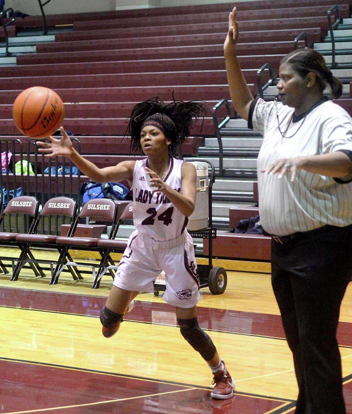 Vote for 2017-18 Beaumont Enterprise Super Gold Girls Basketball