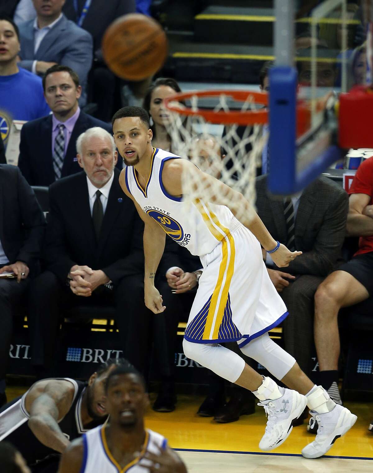 Warriors dominate matchup of league’s best vs. Spurs