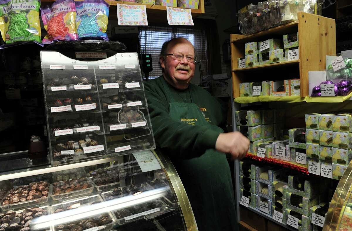 Fred Hellerman, 89, the last of the Weavers