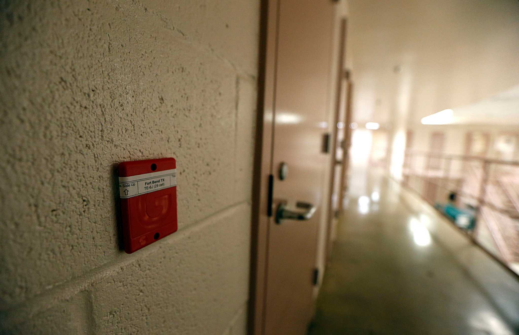 Waller County gets electronic system for tracking guard checks of inmates