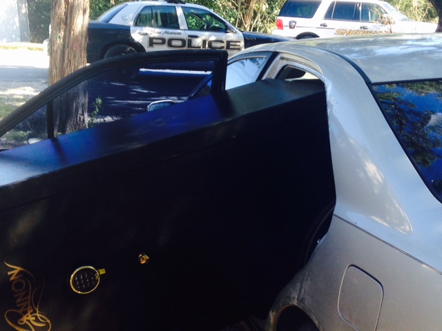Burglar FAIL: Thieves try to load too big safe into too small car