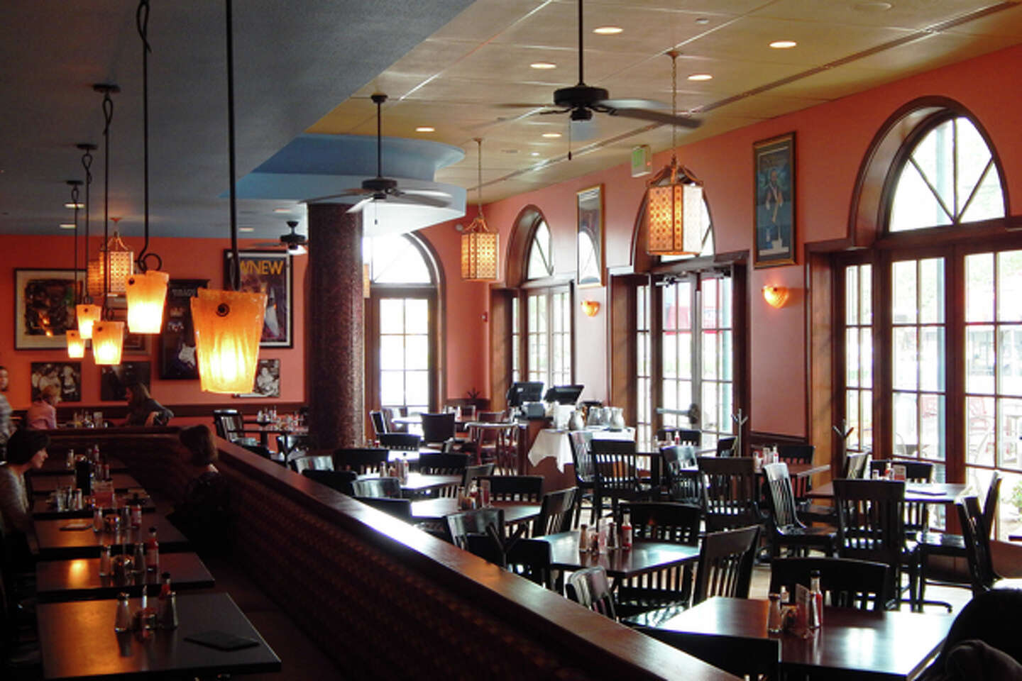 Tony Mandola’s sheds white tablecloth approach