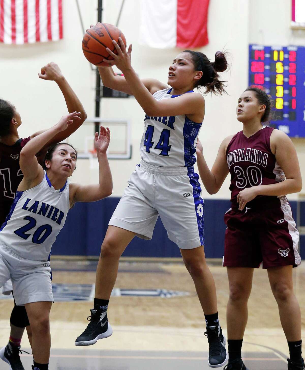 Lanier snaps Highlands’ 31-game district winning streak