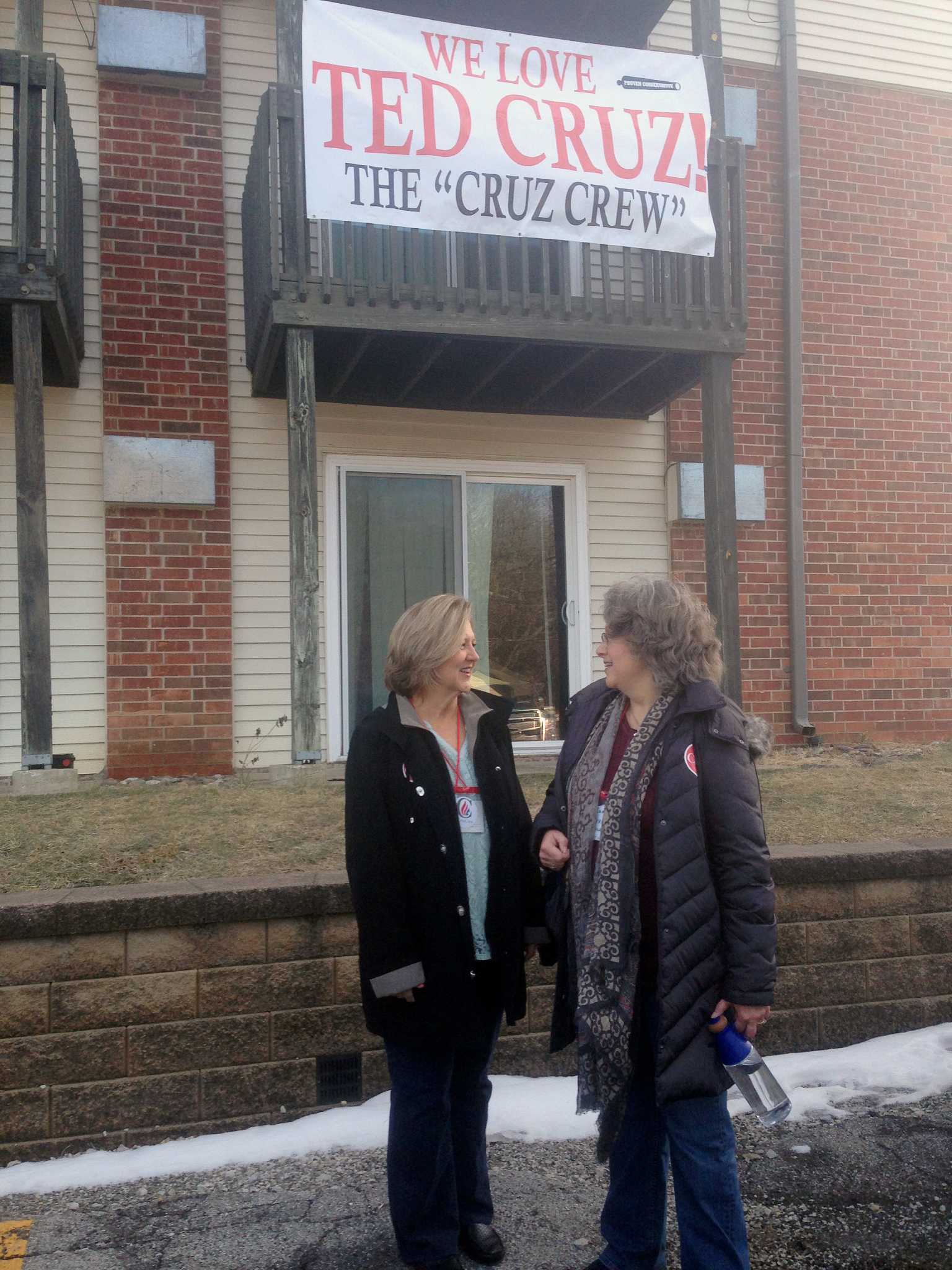 Cruz ground operation in Iowa centers on a prayerful 'Camp Cruz'