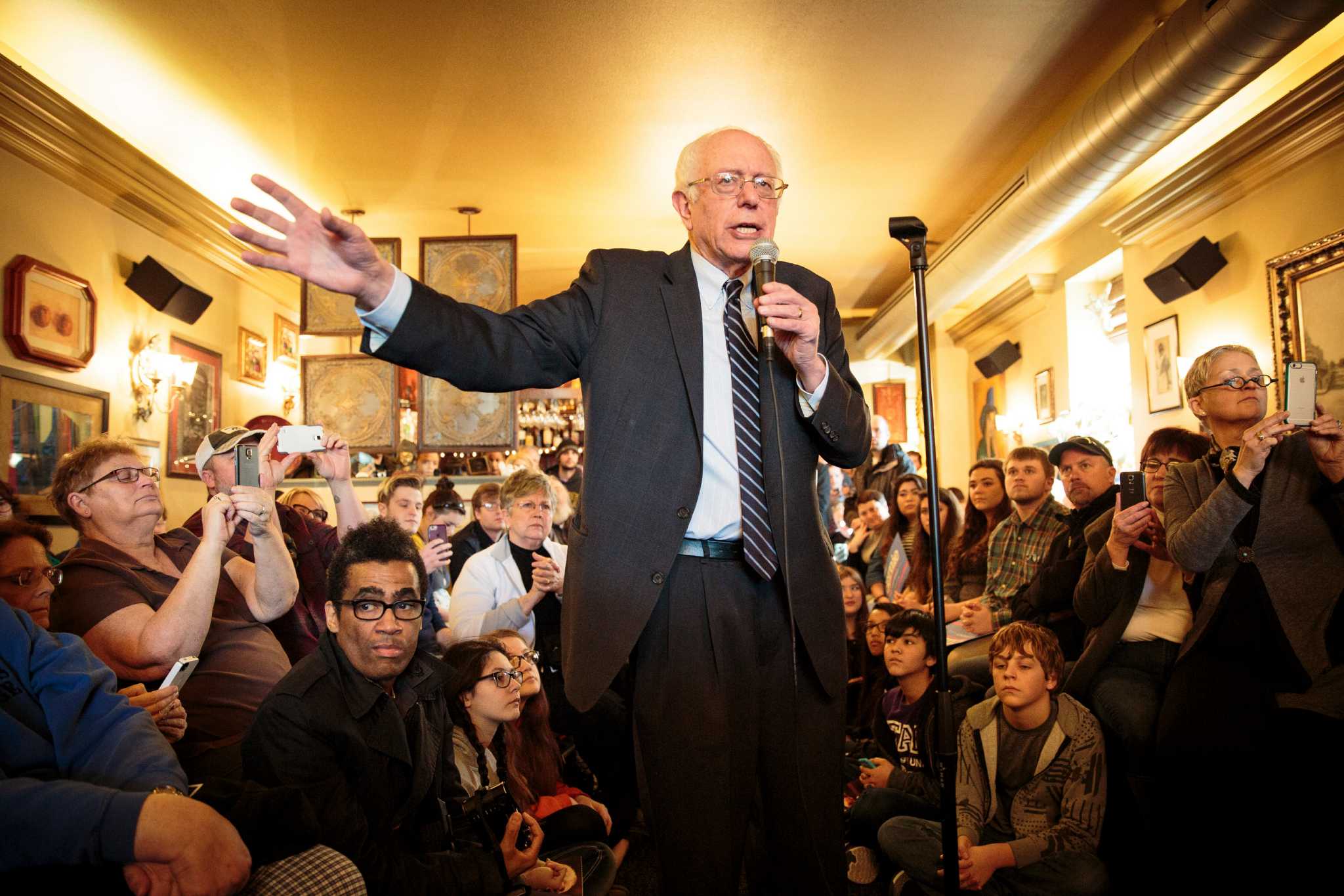 Sanders making surprising gains with less affluent whites