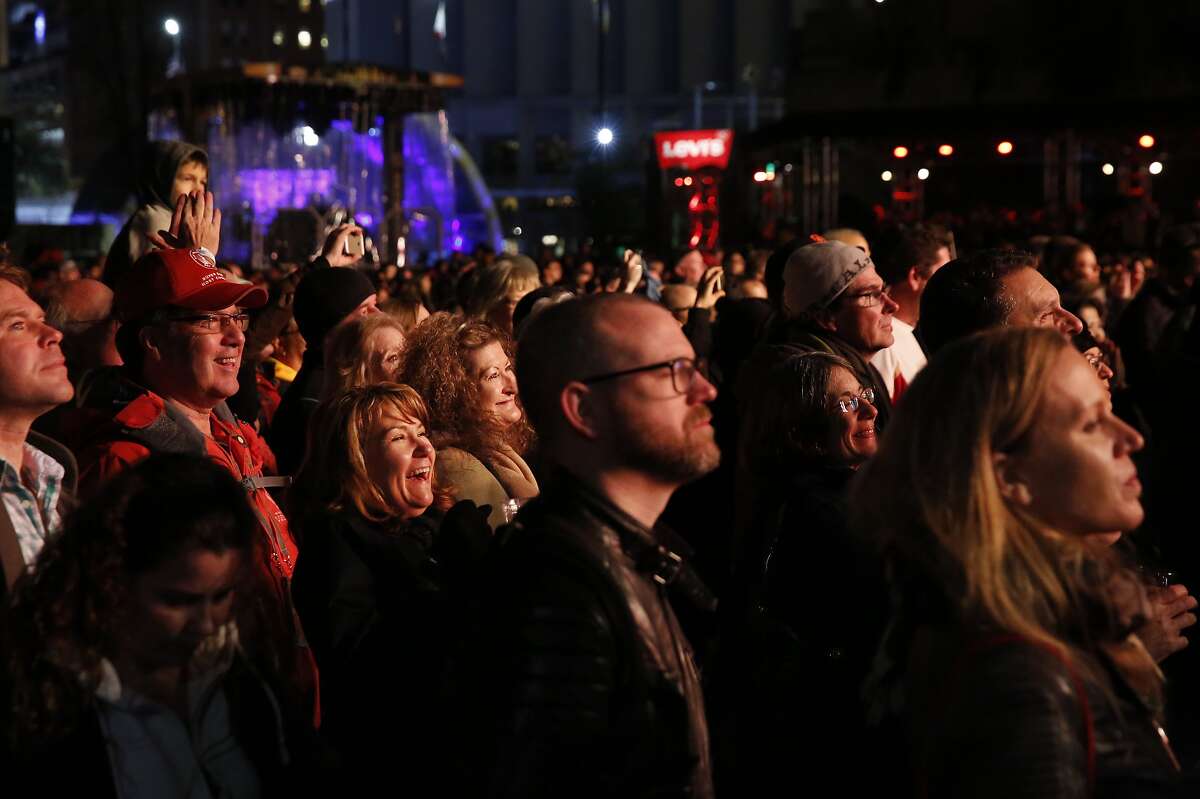 Super Bowl party starts early with opening of downtown fan zone