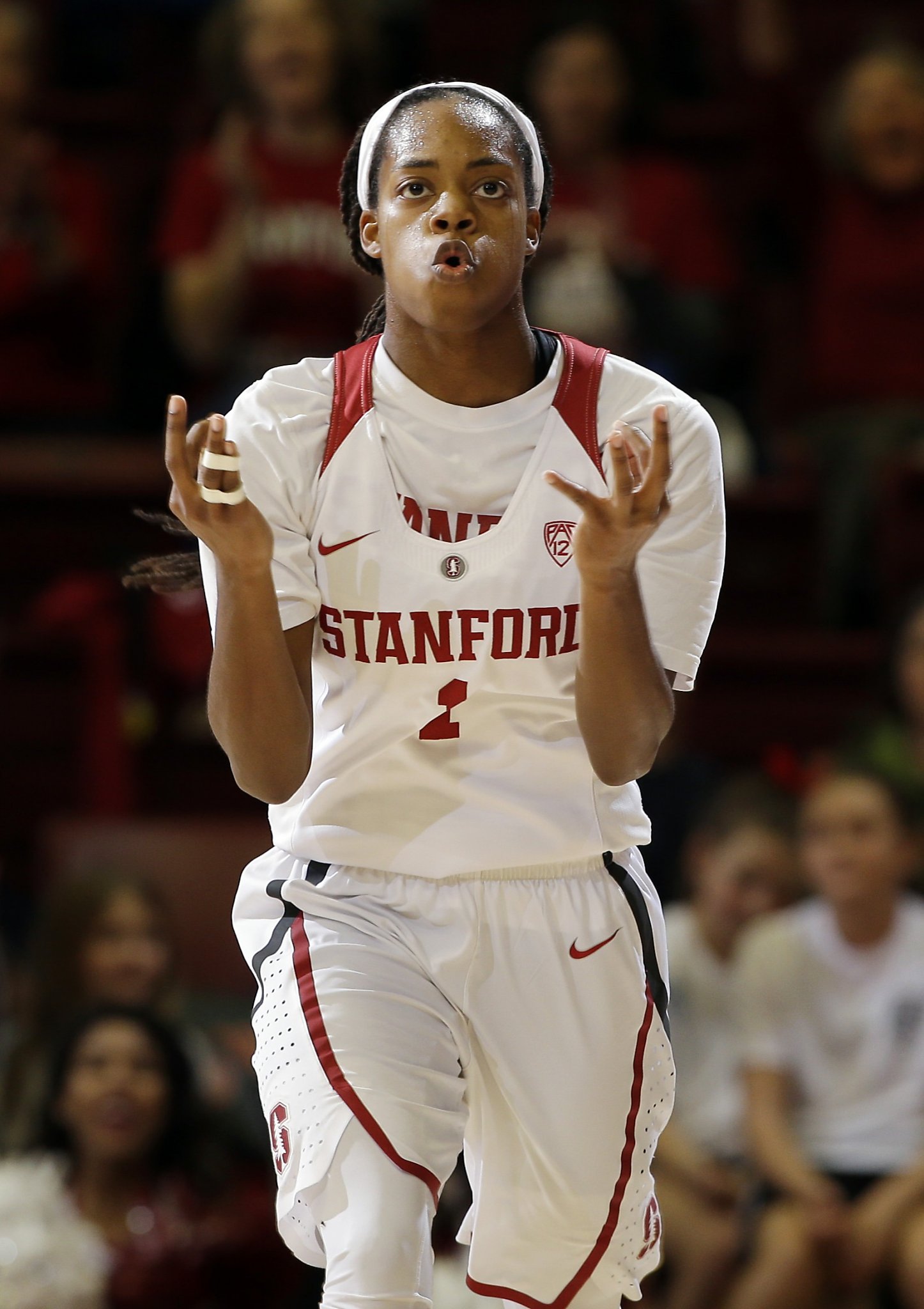 Stanford’s Lili Thompson scores 30 to lead Cardinal over WSU