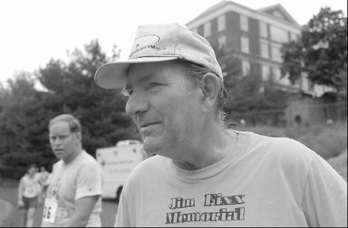 Fred Hellerman, 89, the last of the Weavers