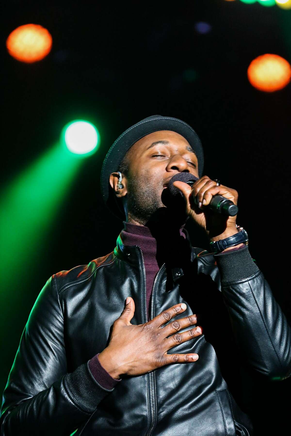 Aloe Blacc lights up Super Bowl City