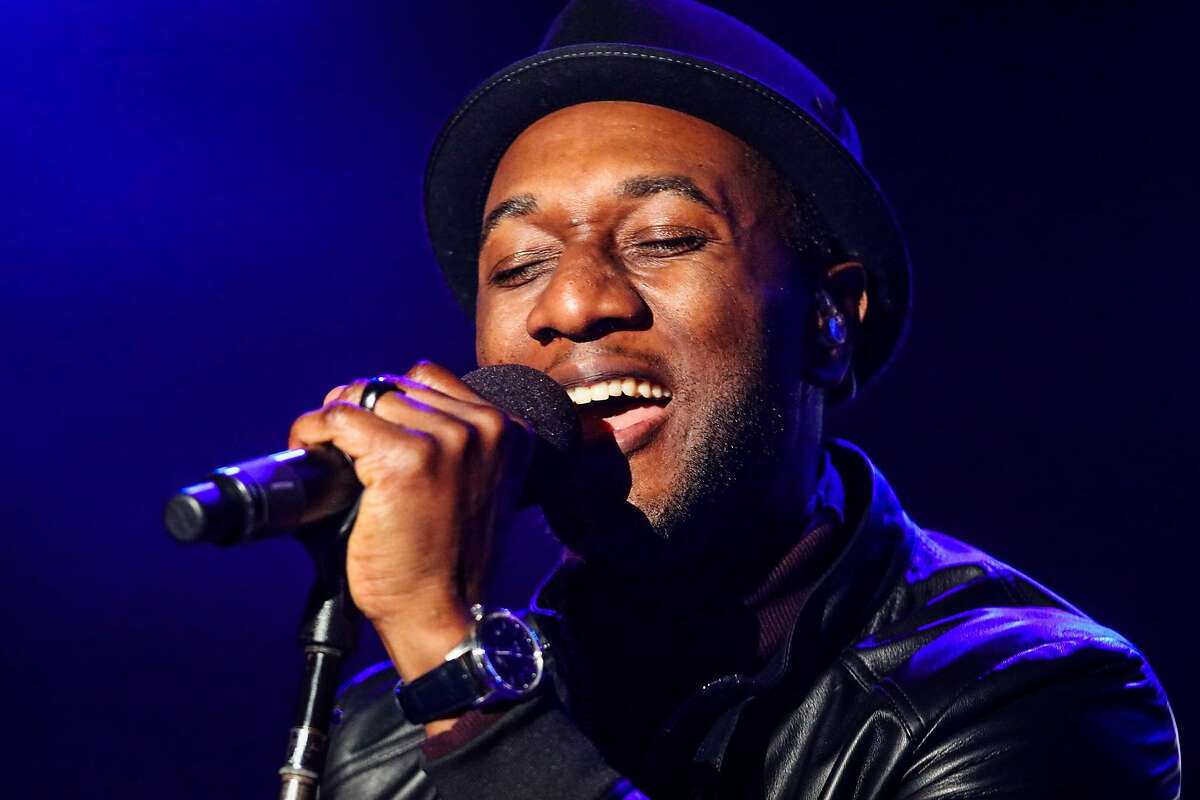 Aloe Blacc lights up Super Bowl City