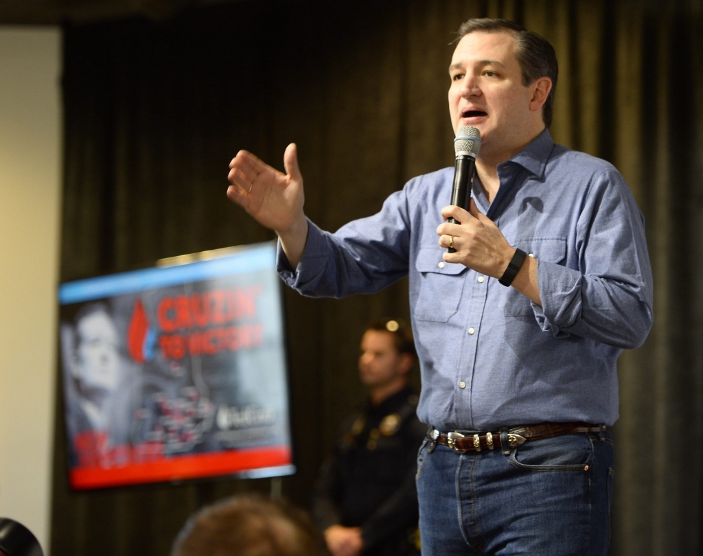 Rare apology adds to Cruz's reputation for controversial tactics