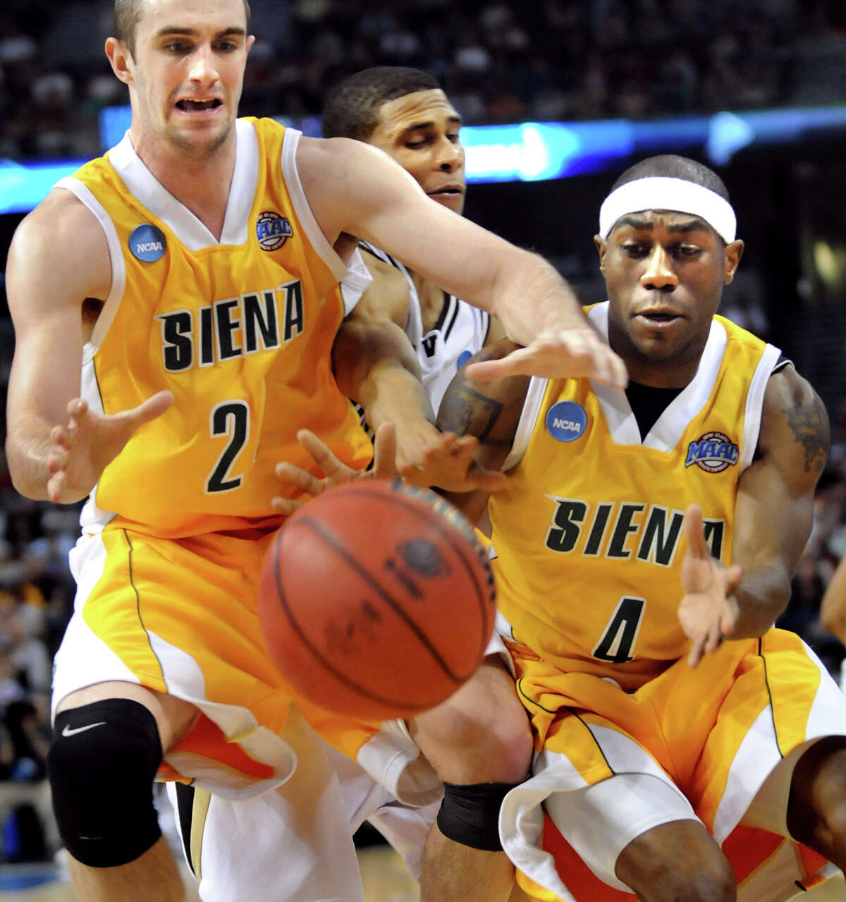 Globetrotter Tay Fisher urges Shen kids to guard against bullying