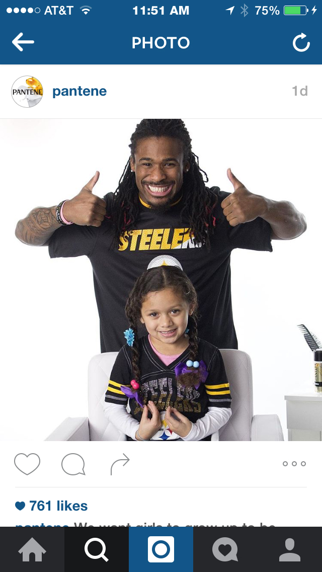 NFL players tackle daughters' hair in Super Bowl ads