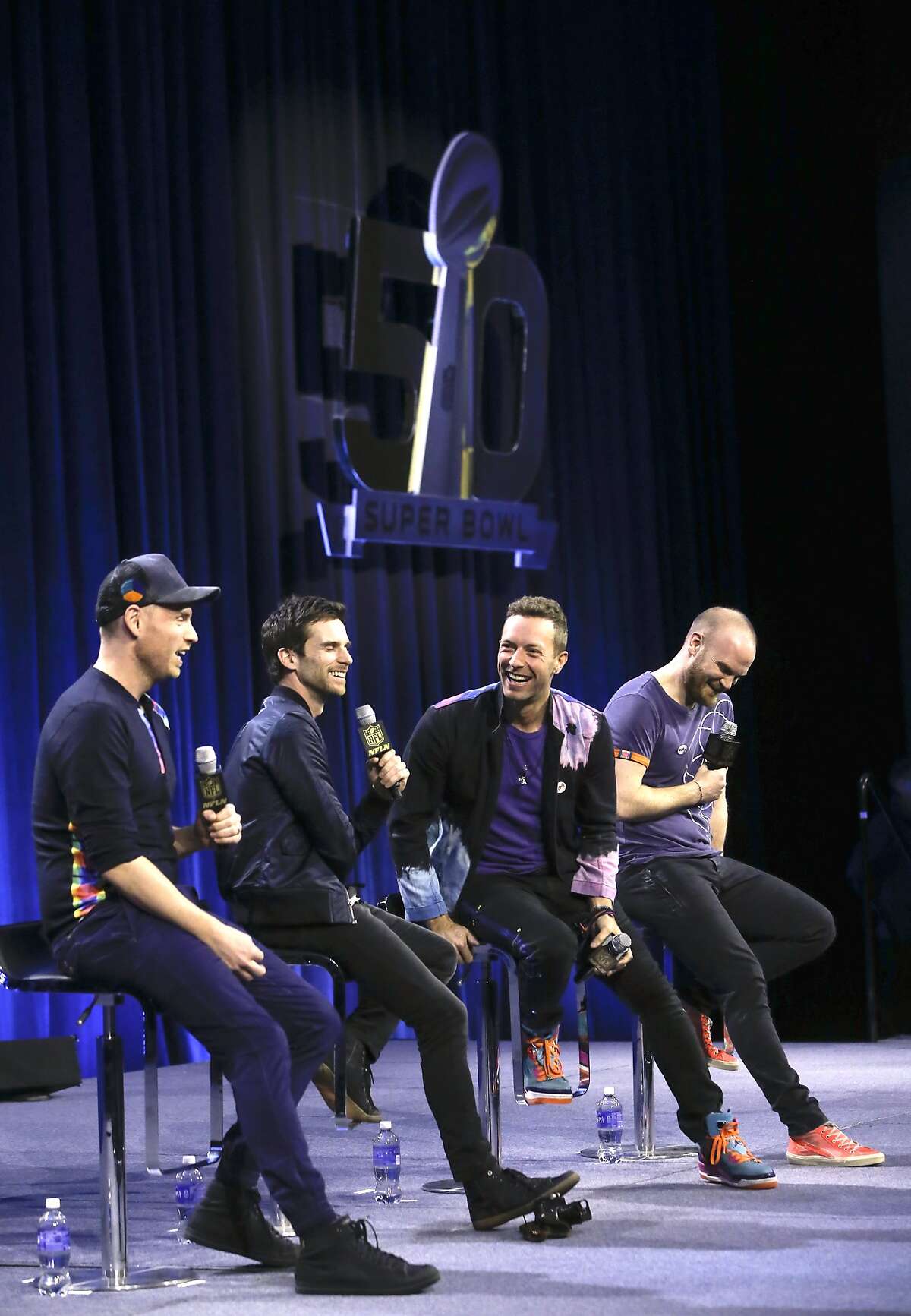 Halftime star Coldplay loses no points for lack of football savvy