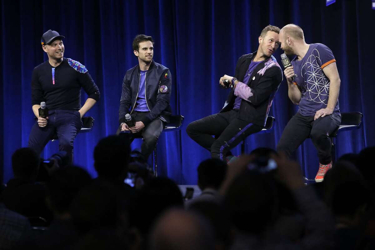 Halftime star Coldplay loses no points for lack of football savvy