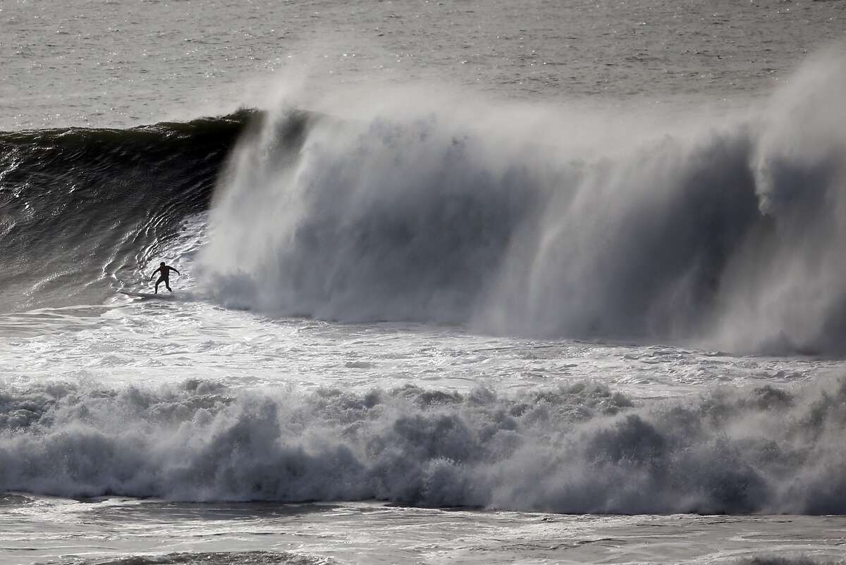 Mavericks surf contest draws an all-star cast