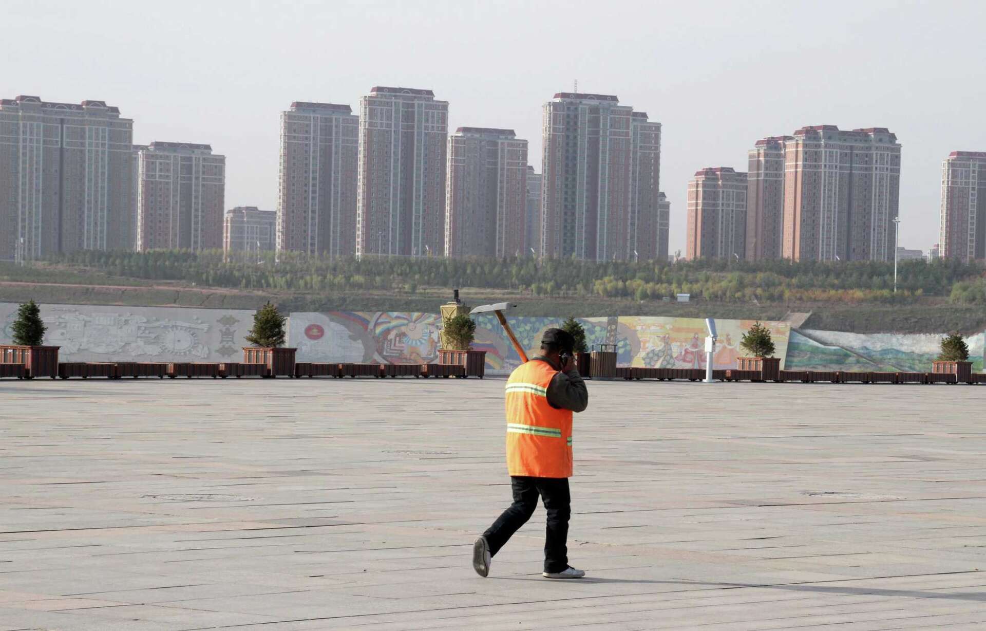 An eerie look inside China's enormous, empty 'ghost cities'