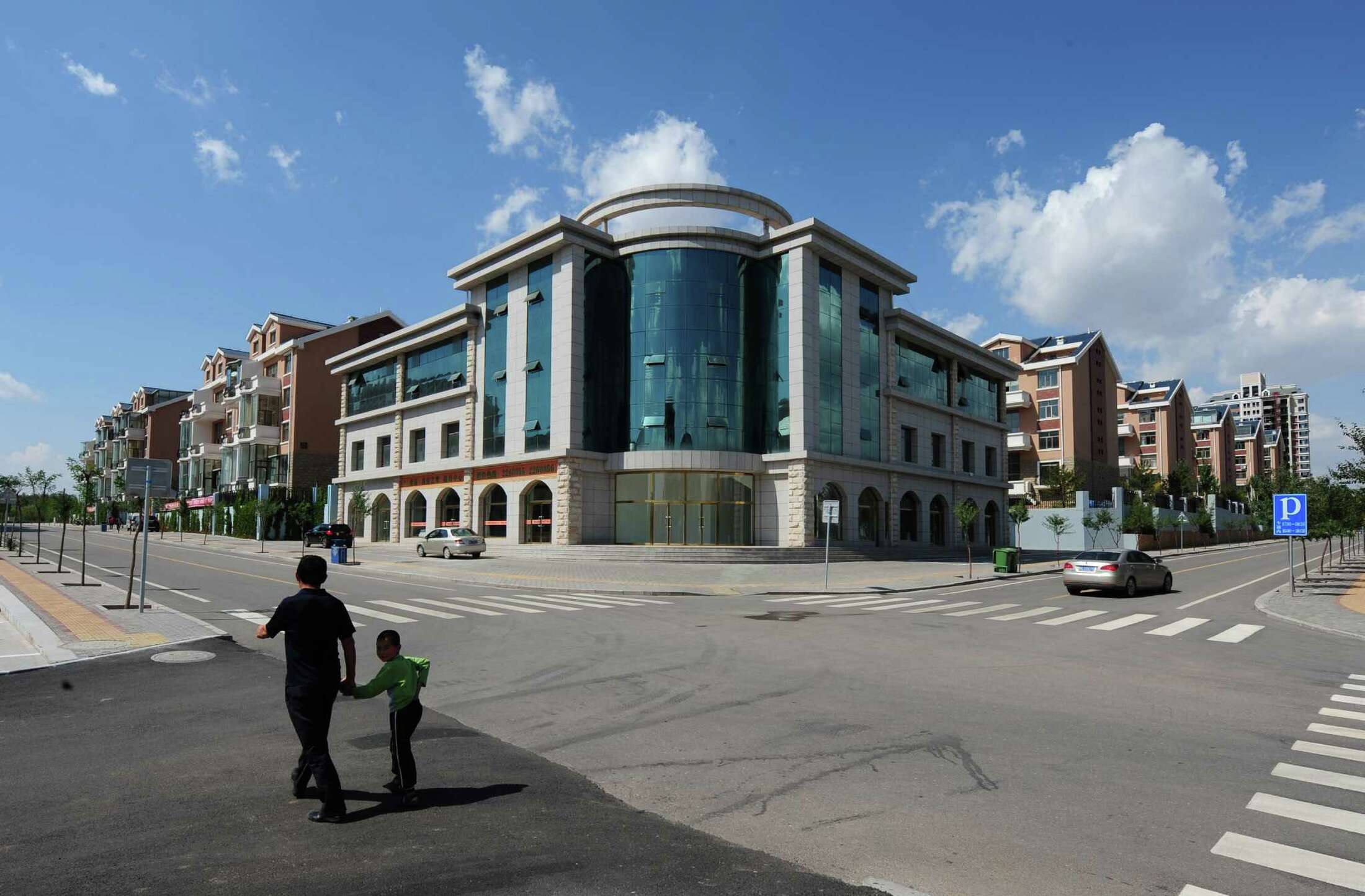 An eerie look inside China's enormous, empty 'ghost cities'