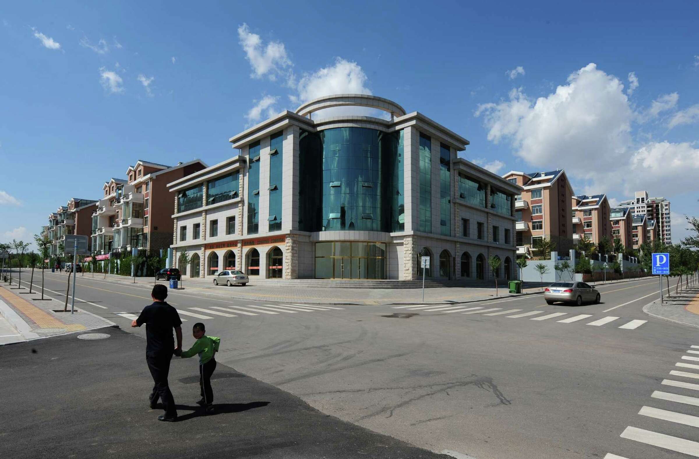 An eerie look inside China's enormous, empty 'ghost cities'