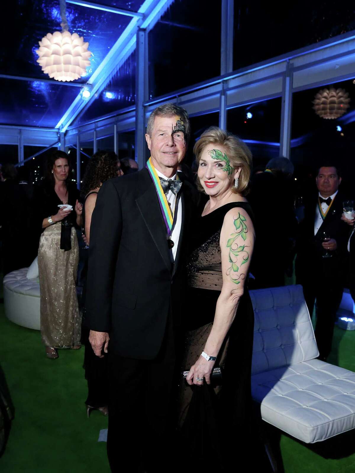 Local billionaire surprises employees with Pitbull performance