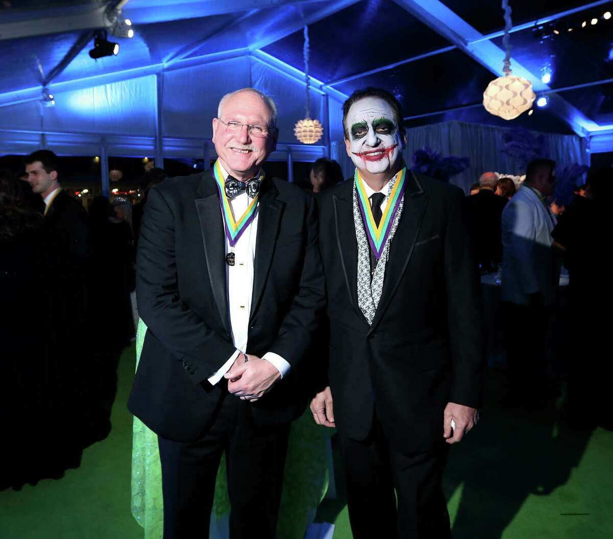 Local billionaire surprises employees with Pitbull performance