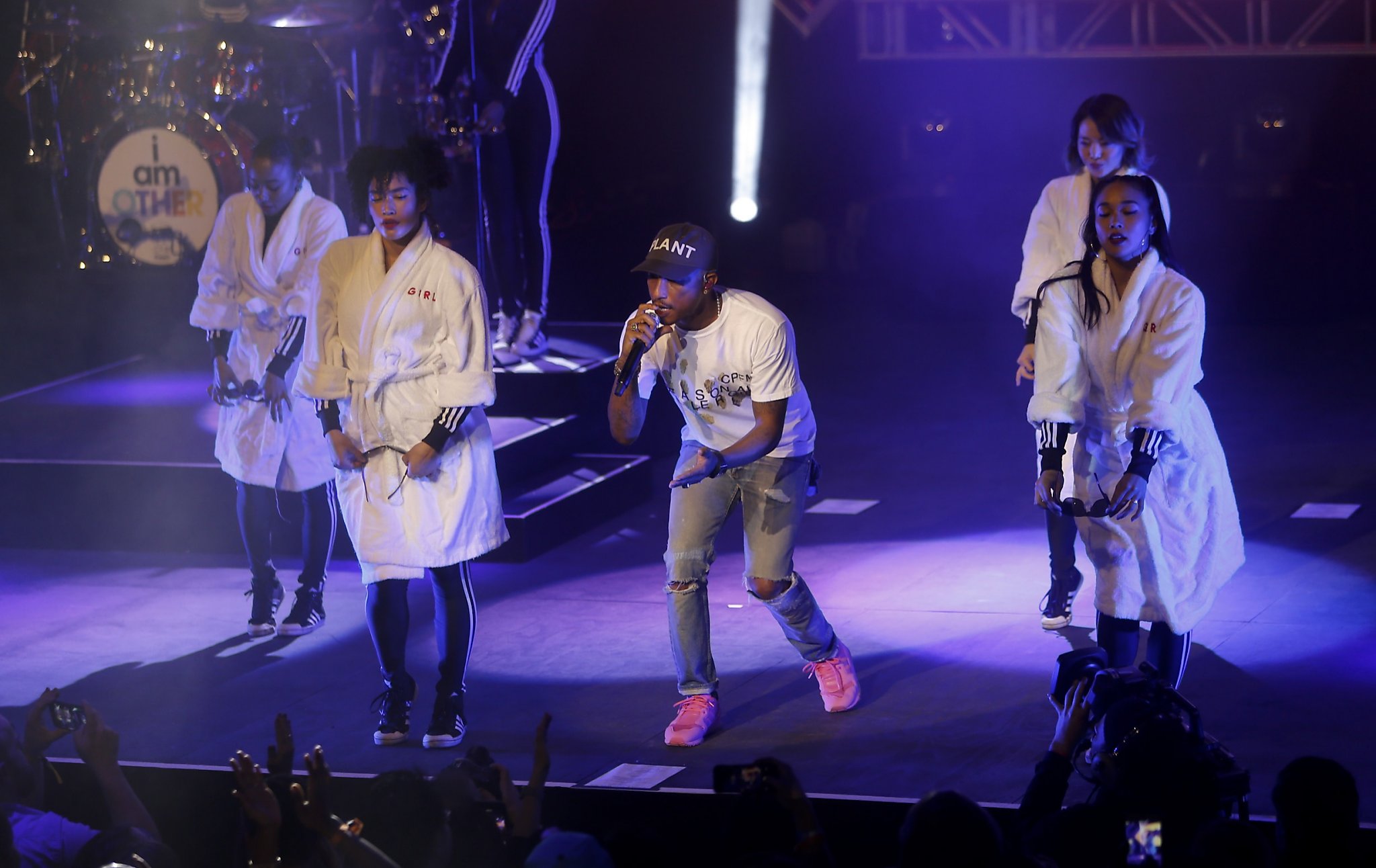 Pharrell fans ‘Get Lucky’ during Super Bowl concert