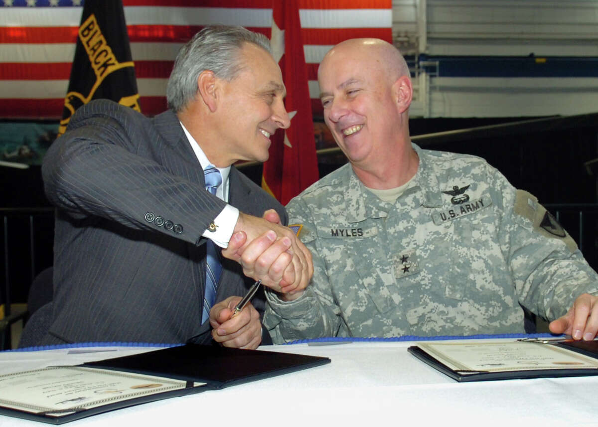 Former Sikorsky president killed in plane crash